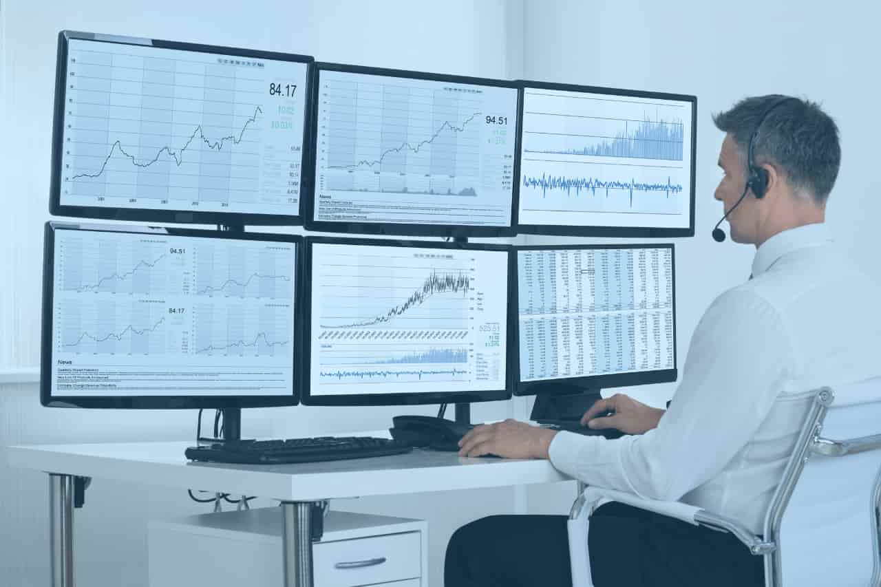 Why Multiple Screens Are Ideal for a Trader | Technology